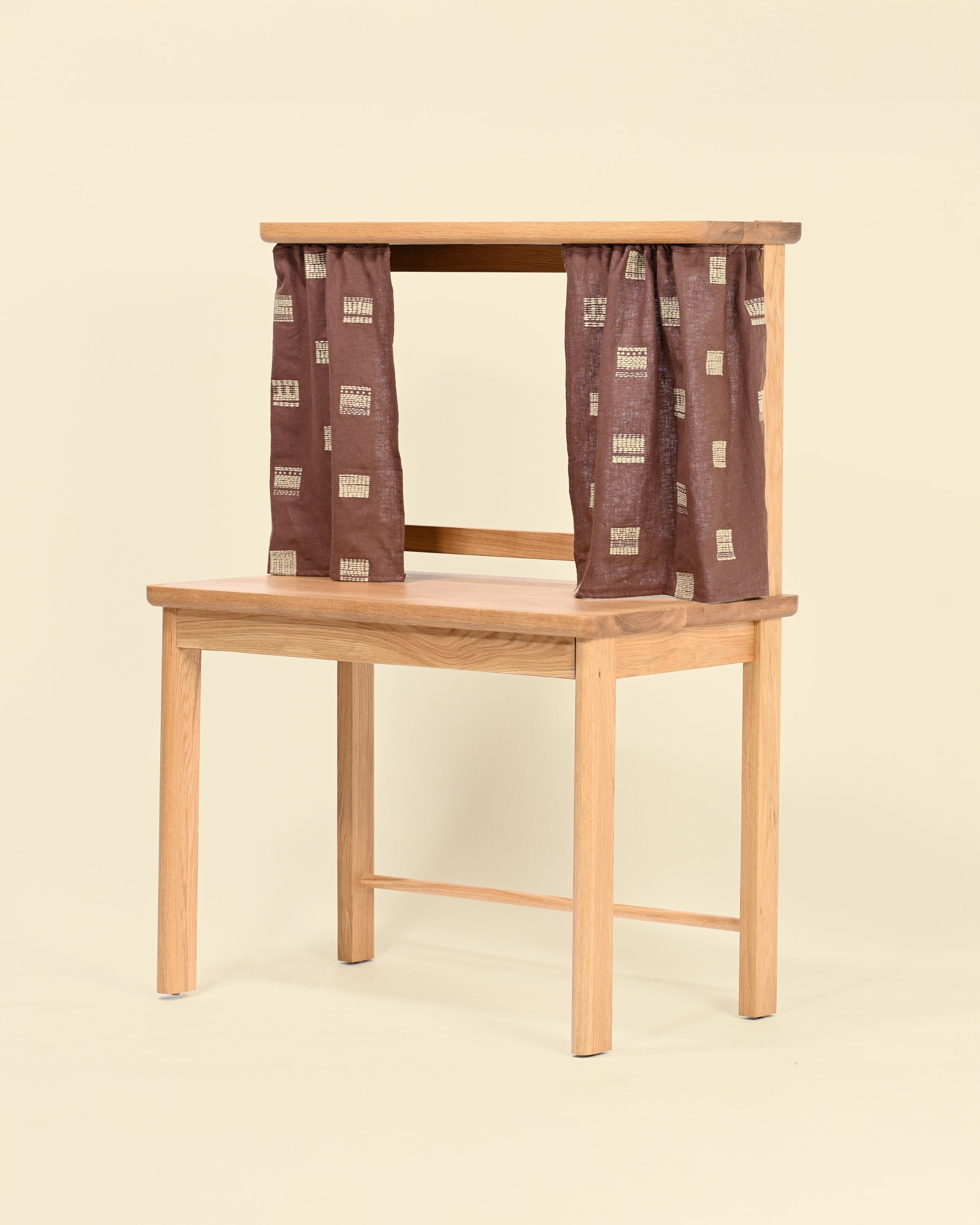 The Veil Desk – Riffmade