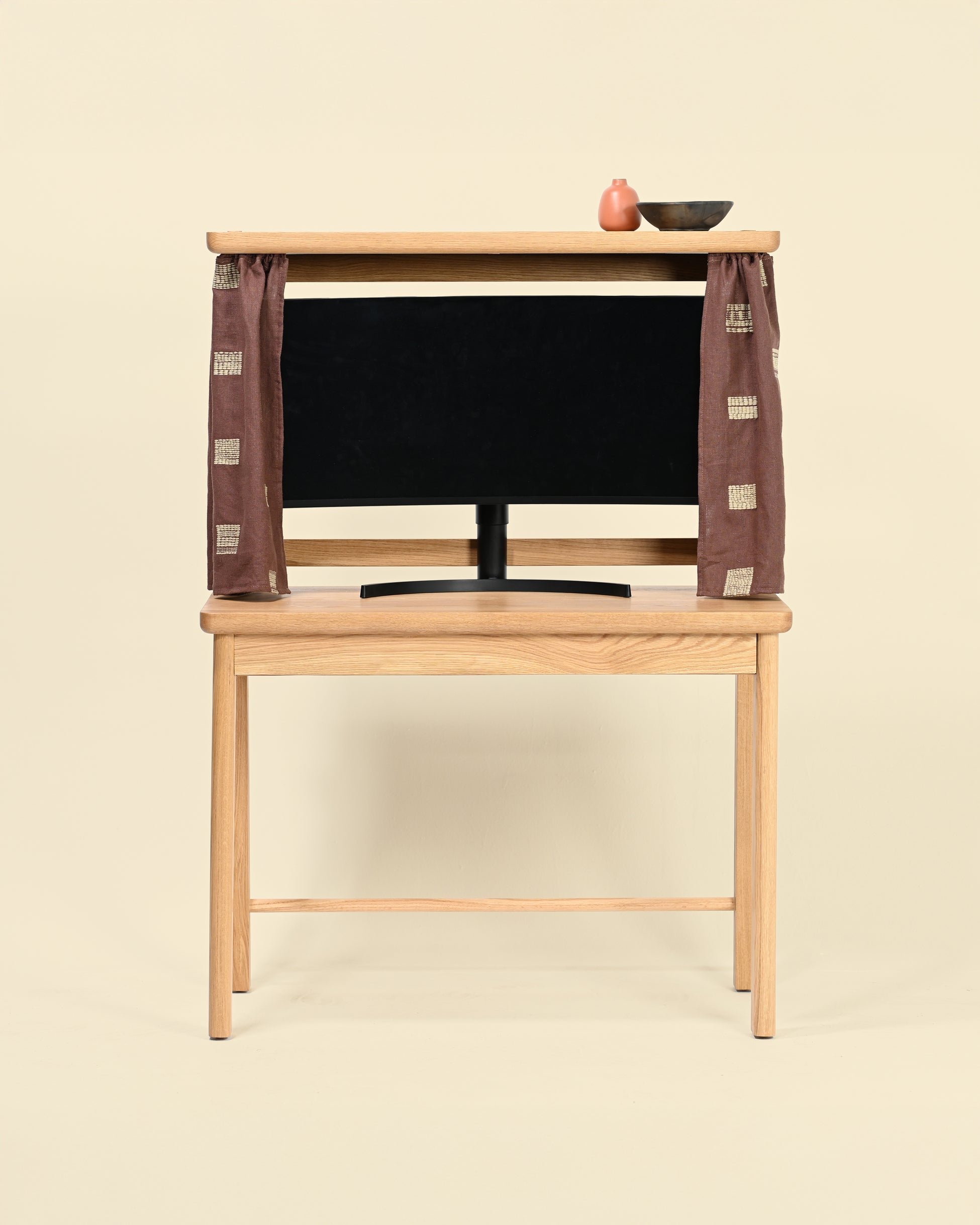 The Veil Desk – Riffmade